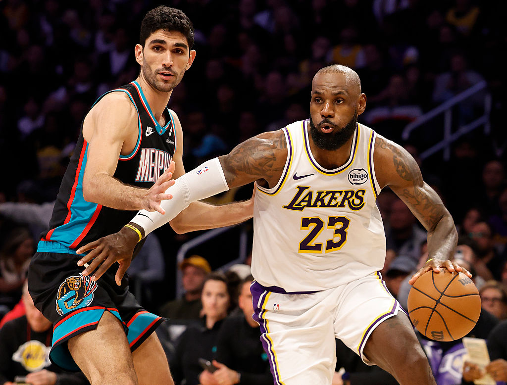 LeBron James moves to No. 2 in All-Time Assists as Lakers top Grizzlies ...